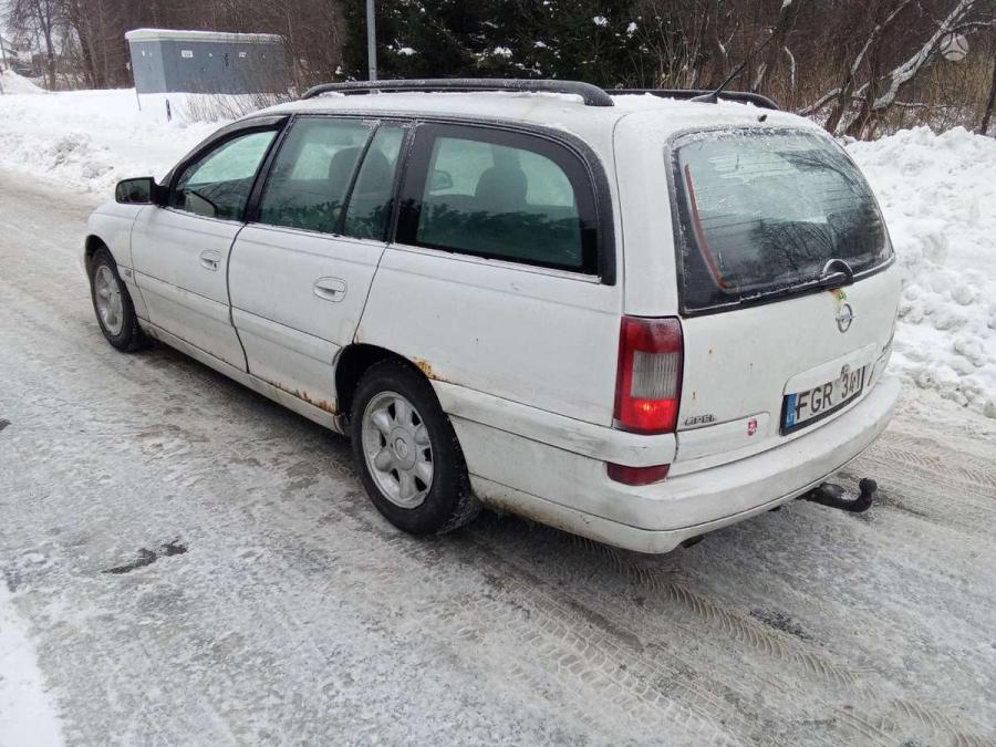 White Opel Omega 2002 in Klaipeda, with an engine capacity of 2.17 L and mileage of 360 thousand km for 990 €, photo 4 on AUTOMOTO.COM.LV