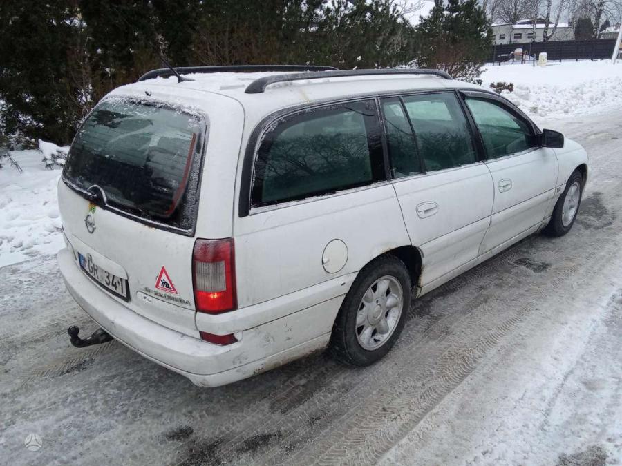 White Opel Omega 2002 in Klaipeda, with an engine capacity of 2.17 L and mileage of 360 thousand km for 990 €, photo 5 on AUTOMOTO.COM.LV