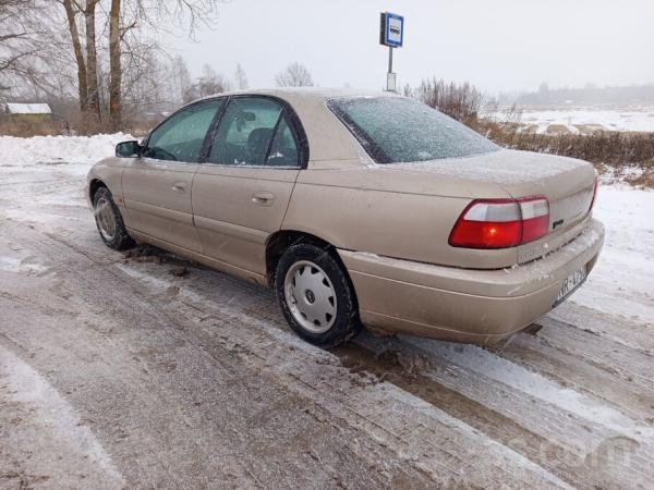 Yellow Opel Omega 2000 in Jekabpils, with an engine capacity of 2.20 L and mileage of 236 thousand km for 1000 €, photo 4 on AUTOMOTO.COM.LV