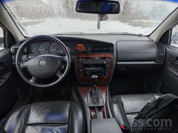 Yellow Opel Omega 2000 in Jekabpils, with an engine capacity of 2.20 L and mileage of 236 thousand km for 1000 €, photo 6 on AUTOMOTO.COM.LV