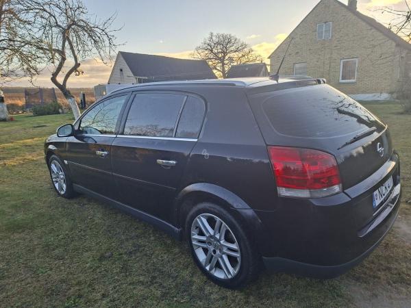 Black Opel Signum 2003 in Radviliskis, with an engine capacity of 3.00 L and mileage of 354 thousand km for 650 €, photo 4 on AUTOMOTO.COM.LV