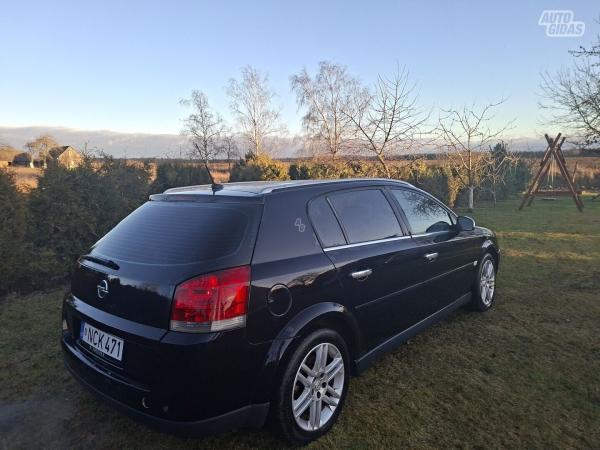 Black Opel Signum 2003 in Radviliskis, with an engine capacity of 3.00 L and mileage of 354 thousand km for 650 €, photo 5 on AUTOMOTO.COM.LV