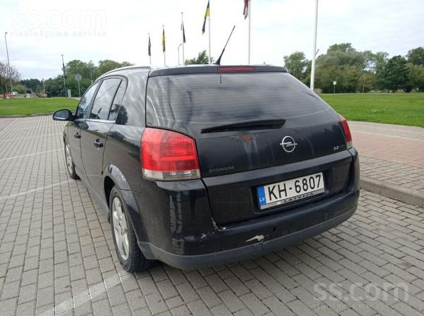 Black Opel Signum 2003 in Liepaja, with an engine capacity of 2.20 L and mileage of 294 thousand km for 1000 €, photo 4 on AUTOMOTO.COM.LV