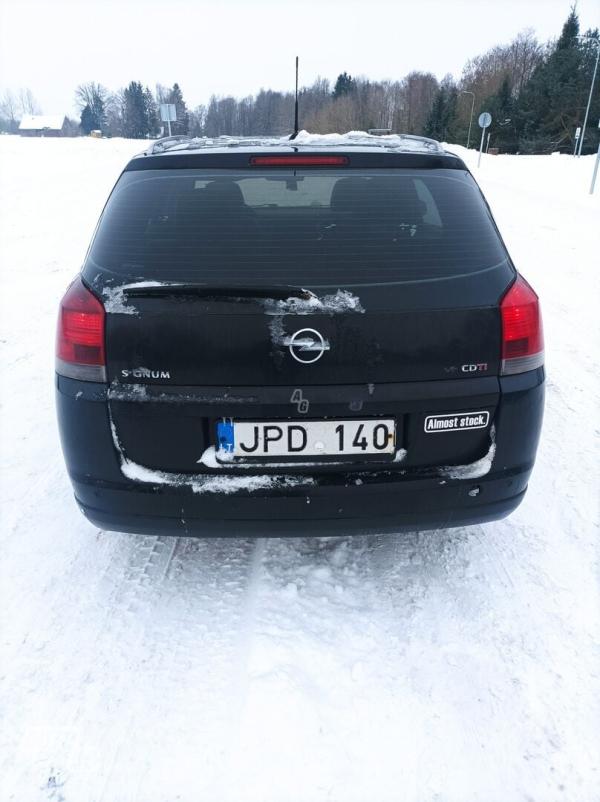 Black Opel Signum 2004 in Birzai, with an engine capacity of 1.90 L and mileage of 425 thousand km for 950 €, photo 1 on AUTOMOTO.COM.LV