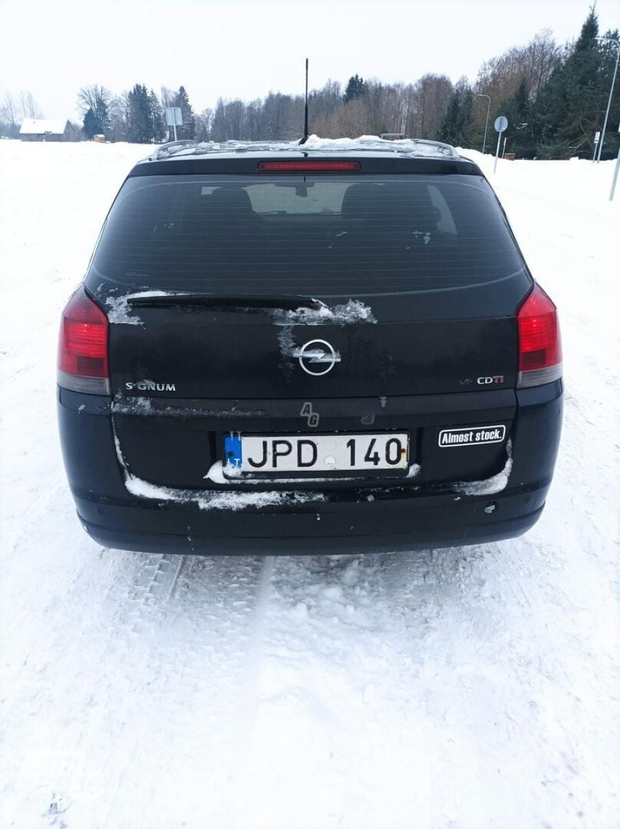 Black Opel Signum 2004 in Birzai, with an engine capacity of 1.90 L and mileage of 425 thousand km for 950 €, photo 1 on AUTOMOTO.COM.LV