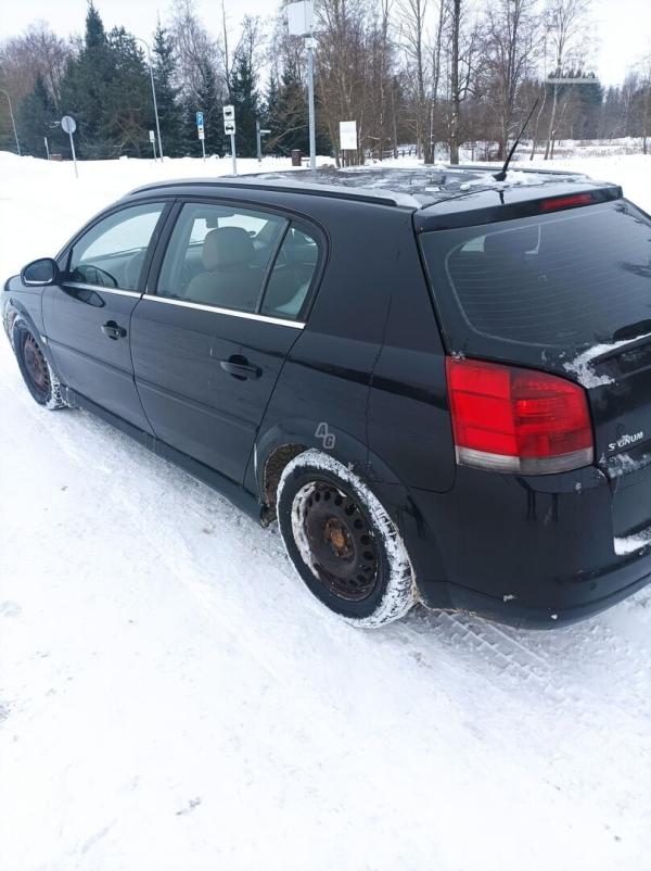 Black Opel Signum 2004 in Birzai, with an engine capacity of 1.90 L and mileage of 425 thousand km for 950 €, photo 2 on AUTOMOTO.COM.LV