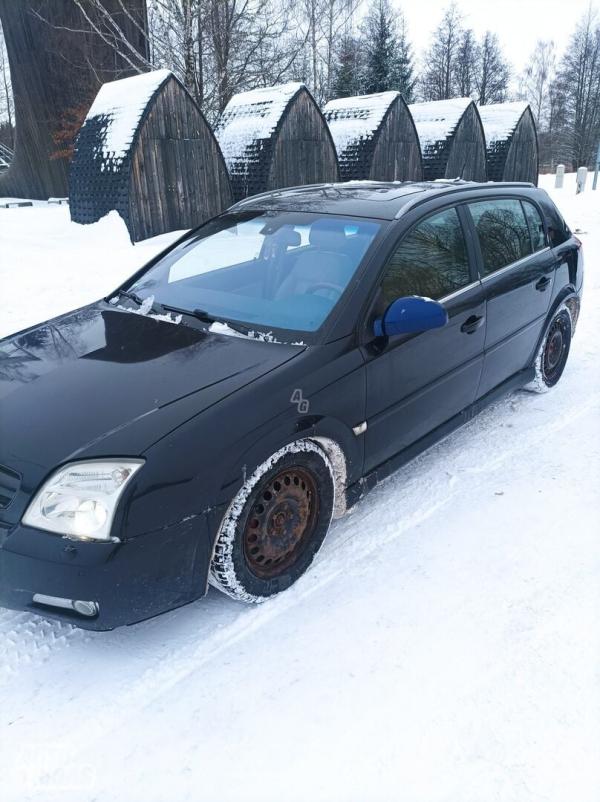Black Opel Signum 2004 in Birzai, with an engine capacity of 1.90 L and mileage of 425 thousand km for 950 €, photo 5 on AUTOMOTO.COM.LV
