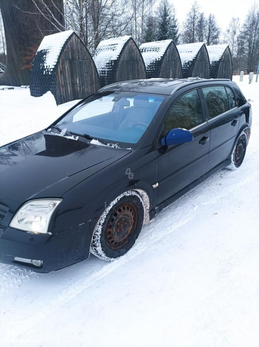 Black Opel Signum 2004 in Birzai, with an engine capacity of 1.90 L and mileage of 425 thousand km for 950 €, photo 5 on AUTOMOTO.COM.LV