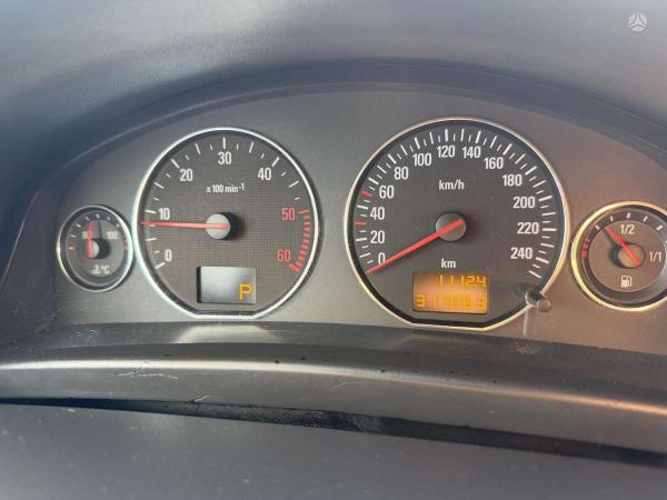 Black Opel Signum 2004 in Kaunas, with an engine capacity of 2.17 L and mileage of 317 thousand km for 700 €, photo 9 on AUTOMOTO.COM.LV