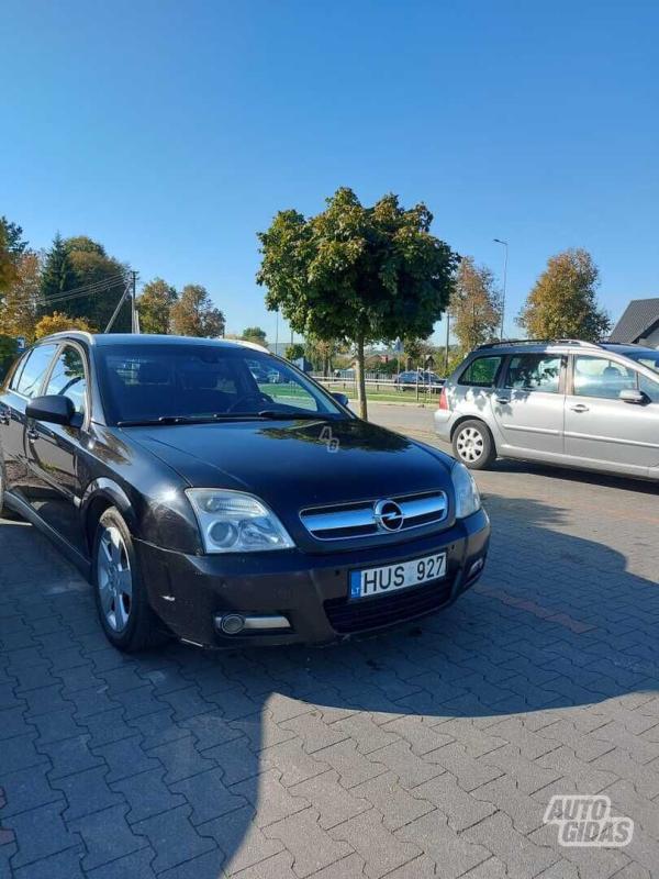 Black Opel Signum 2005 in Jonava, with an engine capacity of 2.20 L and mileage of 459 thousand km for 800 €, photo 1 on AUTOMOTO.COM.LV