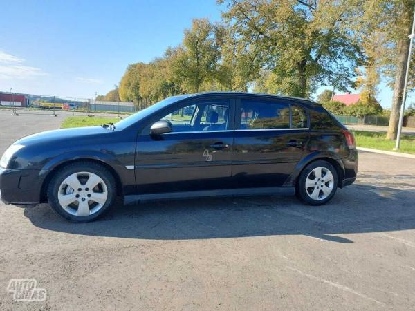 Black Opel Signum 2005 in Jonava, with an engine capacity of 2.20 L and mileage of 459 thousand km for 800 €, photo 3 on AUTOMOTO.COM.LV