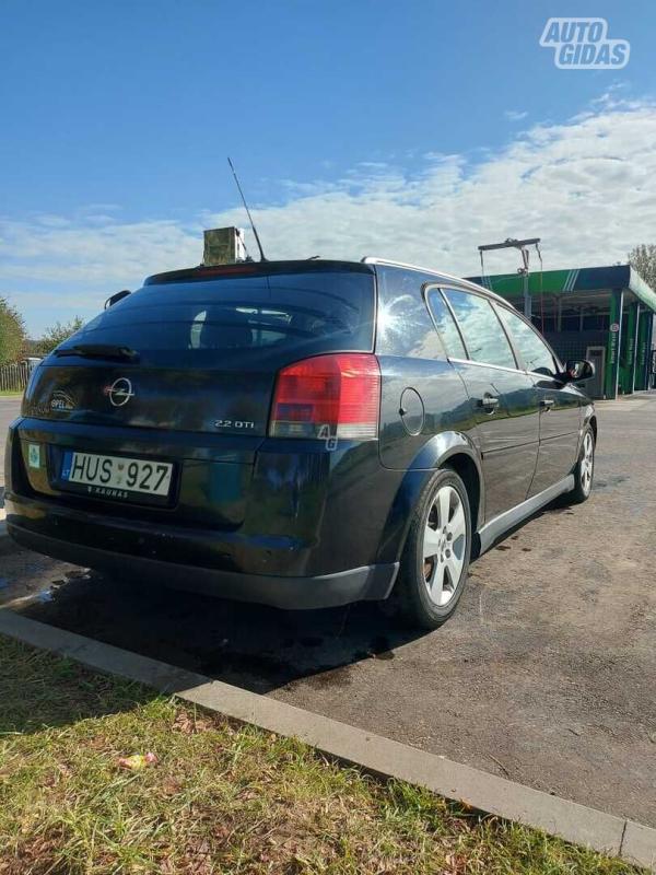 Black Opel Signum 2005 in Jonava, with an engine capacity of 2.20 L and mileage of 459 thousand km for 800 €, photo 5 on AUTOMOTO.COM.LV