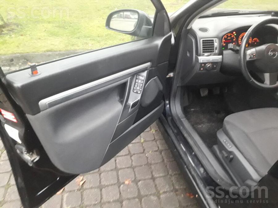 Melns Opel Signum 2005 Ventspils, ar dzinēja tilpumu 3.00 L un nobraukumu 218 tūkst. km par 1200 €, foto 9 vietnē AUTOMOTO.COM.LV