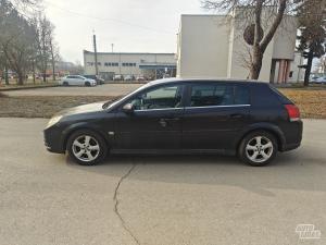 Black Opel Signum 2005 in Jonava, with an engine capacity of 1.90 L and mileage of 329 thousand km for 1100 €, photo 6 on AUTOMOTO.COM.LV