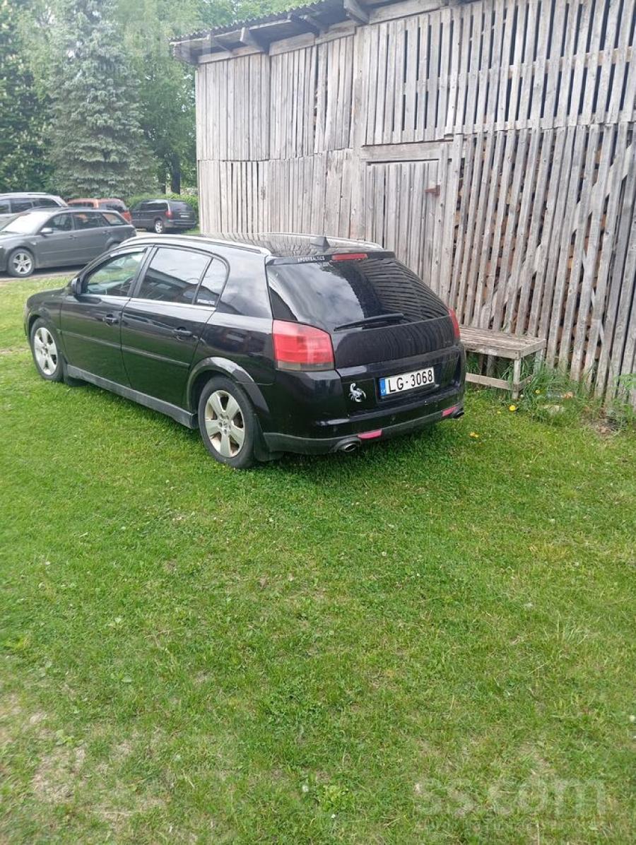 Melns Opel Signum 2005 Dobele, ar dzinēja tilpumu 3.00 L un nobraukumu 350 tūkst. km par 1200 €, foto 1 vietnē AUTOMOTO.COM.LV