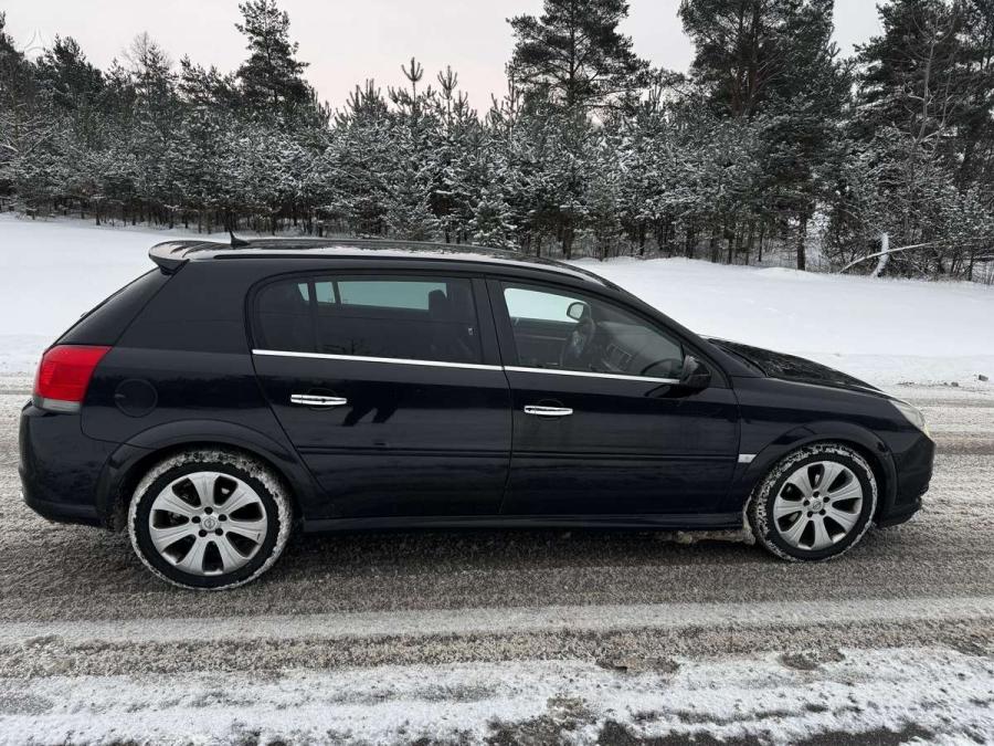 Black Opel Signum 2006 in Kaunas, with an engine capacity of 1.91 L and mileage of 314 thousand km for 2000 €, photo 6 on AUTOMOTO.COM.LV