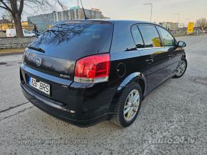 Black Opel Signum 2006 in Tallinn, with an engine capacity of 1.90 L and mileage of 263 thousand km for 2990 €, photo 4 on AUTOMOTO.COM.LV