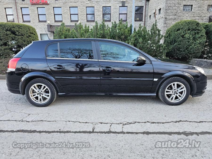 Black Opel Signum 2006 in Tallinn, with an engine capacity of 1.90 L and mileage of 263 thousand km for 2990 €, photo 8 on AUTOMOTO.COM.LV