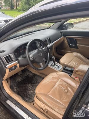 Black Opel Signum 2006 in Vilnius, with an engine capacity of 1.90 L and mileage of 313 thousand km for 800 €, photo 6 on AUTOMOTO.COM.LV