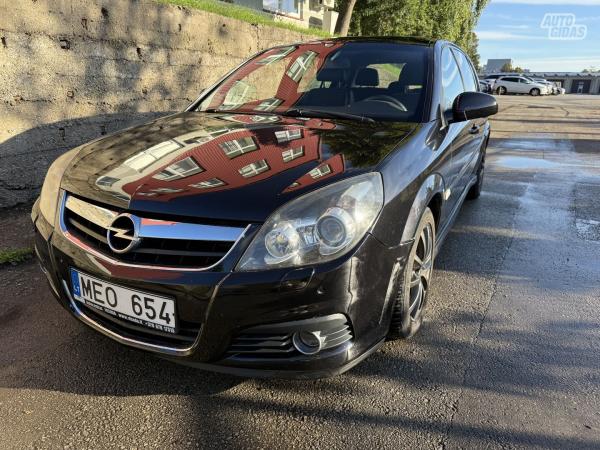 Black Opel Signum 2006 in Klaipeda, with an engine capacity of 1.90 L and mileage of 335 thousand km for 1650 €, photo 3 on AUTOMOTO.COM.LV