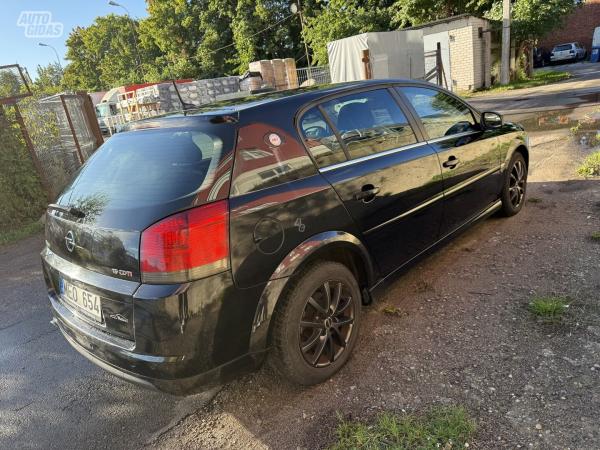 Black Opel Signum 2006 in Klaipeda, with an engine capacity of 1.90 L and mileage of 335 thousand km for 1650 €, photo 5 on AUTOMOTO.COM.LV