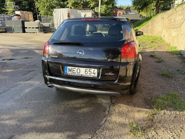 Black Opel Signum 2006 in Klaipeda, with an engine capacity of 1.90 L and mileage of 335 thousand km for 1650 €, photo 6 on AUTOMOTO.COM.LV
