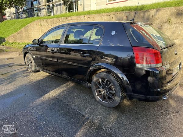 Black Opel Signum 2006 in Klaipeda, with an engine capacity of 1.90 L and mileage of 335 thousand km for 1650 €, photo 7 on AUTOMOTO.COM.LV