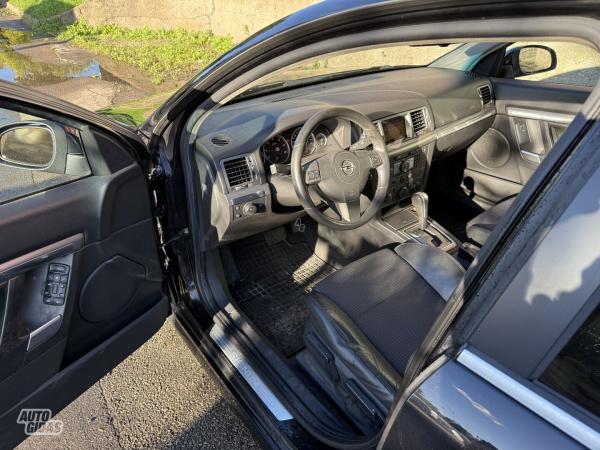 Black Opel Signum 2006 in Klaipeda, with an engine capacity of 1.90 L and mileage of 335 thousand km for 1650 €, photo 9 on AUTOMOTO.COM.LV