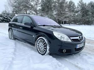 Black Opel Signum 2007 in Vilnius, with an engine capacity of 1.91 L and mileage of 250 thousand km for 1900 €, photo 3 on AUTOMOTO.COM.LV