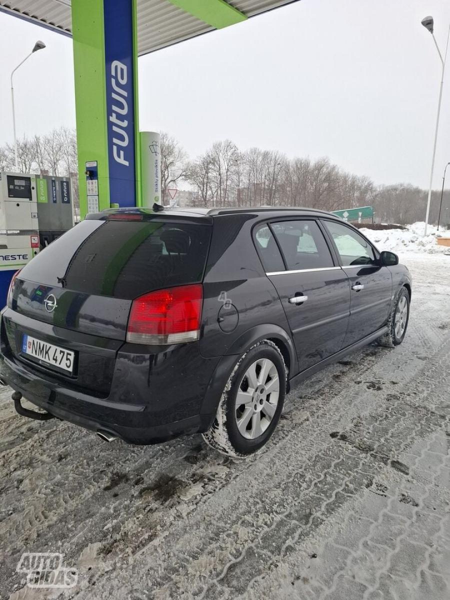 Black Opel Signum 2007 in Klaipeda, with an engine capacity of 3.00 L and mileage of 250 thousand km for 1200 €, photo 5 on AUTOMOTO.COM.LV