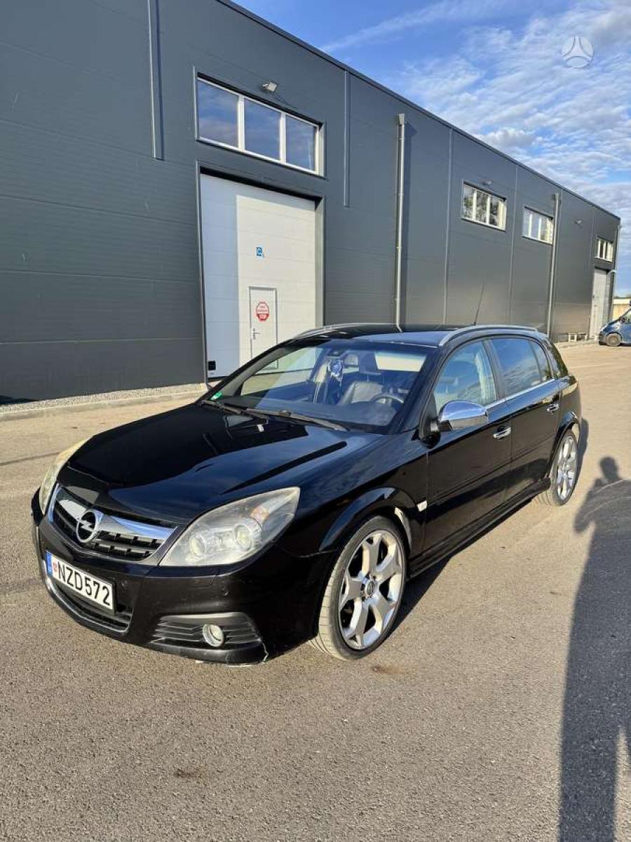 Black Opel Signum 2007 in Kaunas, with an engine capacity of 1.91 L and mileage of 350 thousand km for 1500 €, photo 1 on AUTOMOTO.COM.LV