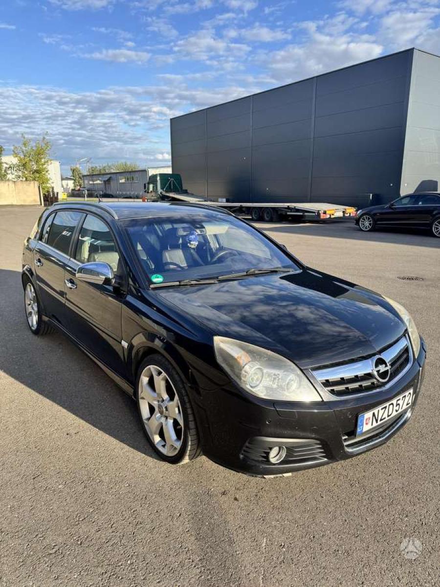 Black Opel Signum 2007 in Kaunas, with an engine capacity of 1.91 L and mileage of 350 thousand km for 1500 €, photo 4 on AUTOMOTO.COM.LV