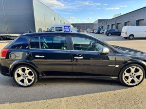 Black Opel Signum 2007 in Kaunas, with an engine capacity of 1.91 L and mileage of 350 thousand km for 1500 €, photo 5 on AUTOMOTO.COM.LV