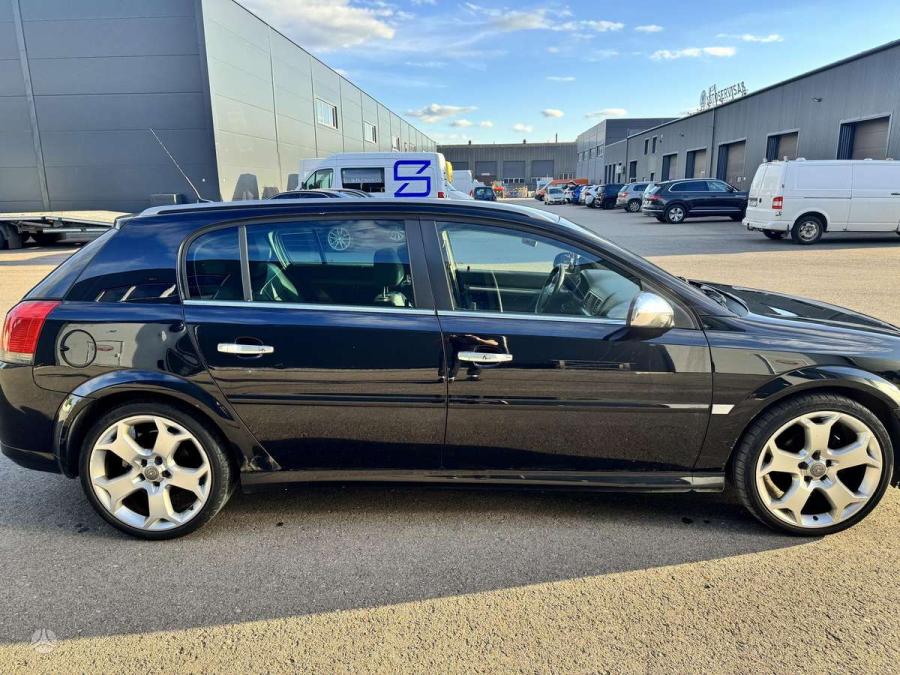 Black Opel Signum 2007 in Kaunas, with an engine capacity of 1.91 L and mileage of 350 thousand km for 1500 €, photo 5 on AUTOMOTO.COM.LV