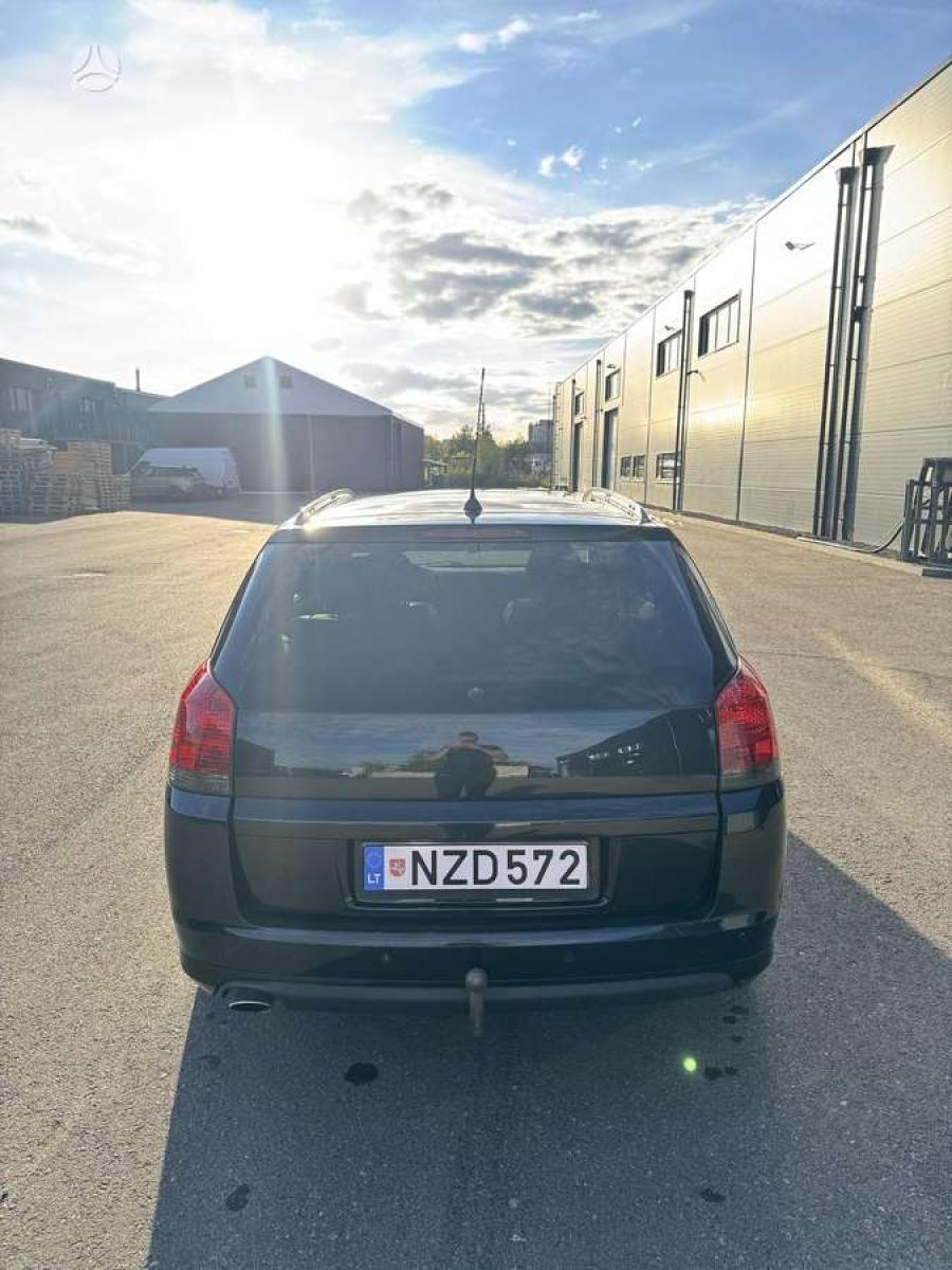 Black Opel Signum 2007 in Kaunas, with an engine capacity of 1.91 L and mileage of 350 thousand km for 1500 €, photo 7 on AUTOMOTO.COM.LV