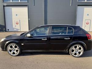 Black Opel Signum 2007 in Kaunas, with an engine capacity of 1.91 L and mileage of 350 thousand km for 1500 €, photo 9 on AUTOMOTO.COM.LV
