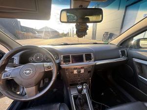 Black Opel Signum 2007 in Kaunas, with an engine capacity of 1.91 L and mileage of 350 thousand km for 1500 €, photo 11 on AUTOMOTO.COM.LV