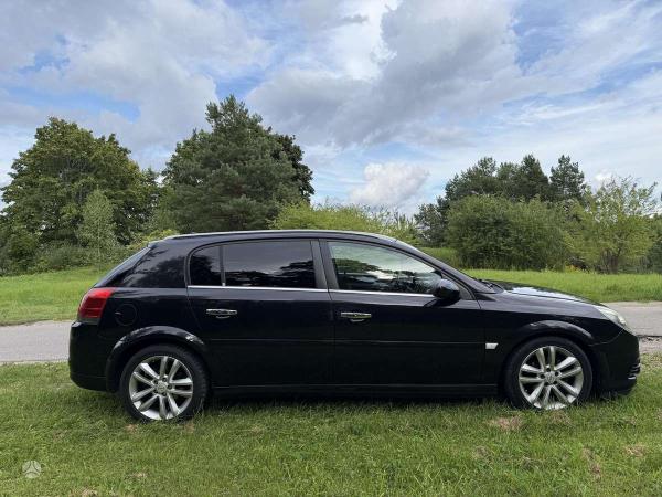 Black Opel Signum 2007 in Vilnius, with an engine capacity of 1.91 L and mileage of 277 thousand km for 2400 €, photo 8 on AUTOMOTO.COM.LV
