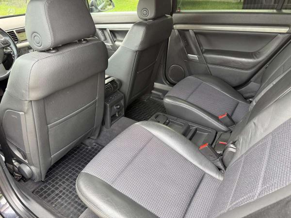 Black Opel Signum 2007 in Vilnius, with an engine capacity of 1.91 L and mileage of 277 thousand km for 2400 €, photo 11 on AUTOMOTO.COM.LV