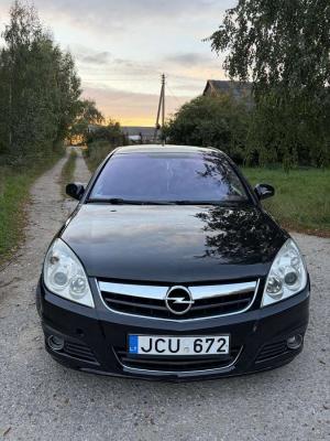 Black Opel Signum 2007 in Alytus, with an engine capacity of 1.91 L and mileage of 390 thousand km for 2000 €, photo 3 on AUTOMOTO.COM.LV