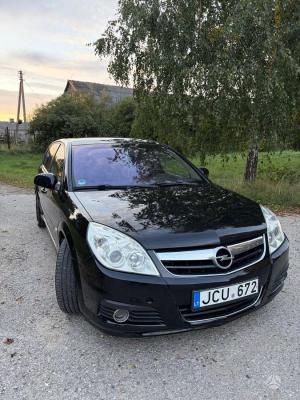 Black Opel Signum 2007 in Alytus, with an engine capacity of 1.91 L and mileage of 390 thousand km for 2000 €, photo 4 on AUTOMOTO.COM.LV