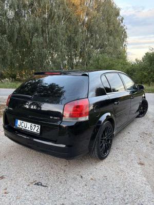 Black Opel Signum 2007 in Alytus, with an engine capacity of 1.91 L and mileage of 390 thousand km for 2000 €, photo 6 on AUTOMOTO.COM.LV