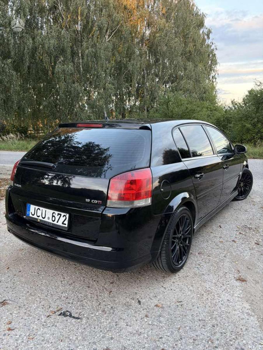 Black Opel Signum 2007 in Alytus, with an engine capacity of 1.91 L and mileage of 390 thousand km for 2000 €, photo 6 on AUTOMOTO.COM.LV