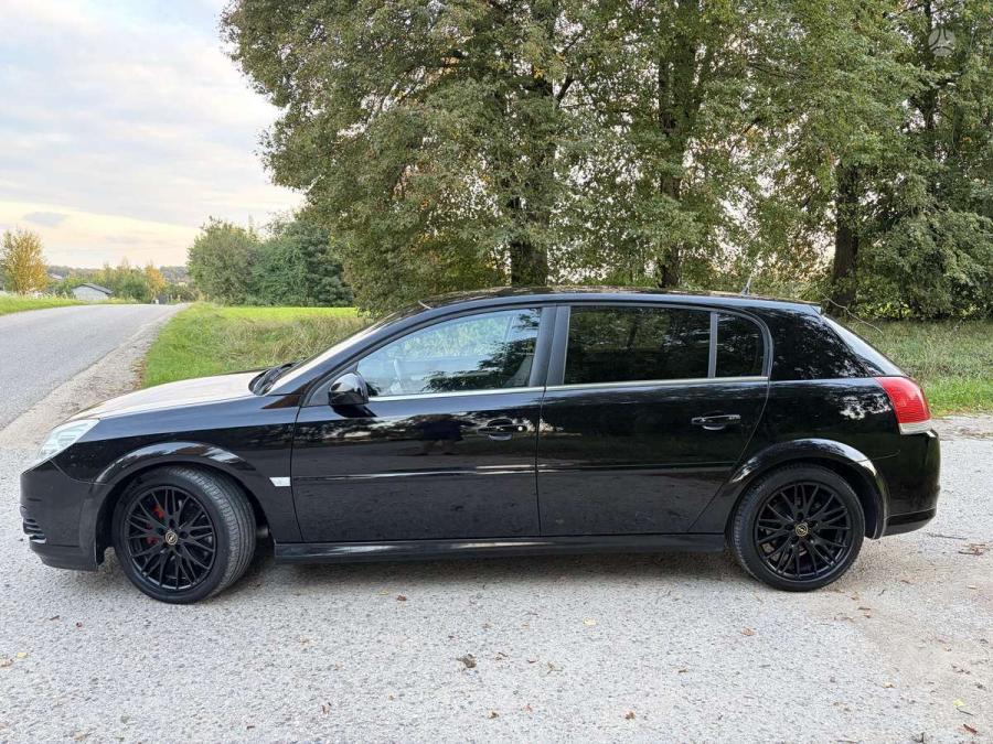Black Opel Signum 2007 in Alytus, with an engine capacity of 1.91 L and mileage of 390 thousand km for 2000 €, photo 10 on AUTOMOTO.COM.LV