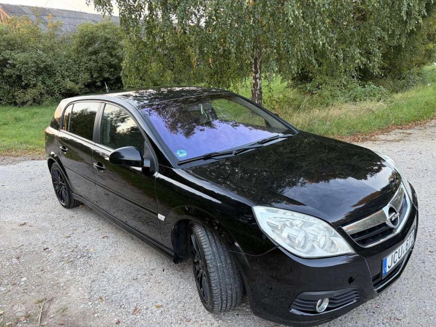 Black Opel Signum 2007 in Alytus, with an engine capacity of 1.91 L and mileage of 390 thousand km for 2000 €, photo 11 on AUTOMOTO.COM.LV