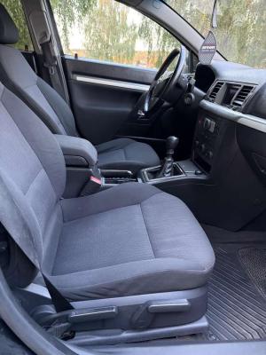 Black Opel Signum 2007 in Alytus, with an engine capacity of 1.91 L and mileage of 390 thousand km for 2000 €, photo 14 on AUTOMOTO.COM.LV