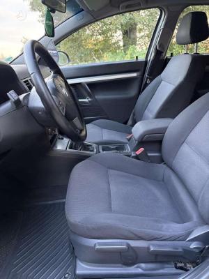 Black Opel Signum 2007 in Alytus, with an engine capacity of 1.91 L and mileage of 390 thousand km for 2000 €, photo 15 on AUTOMOTO.COM.LV