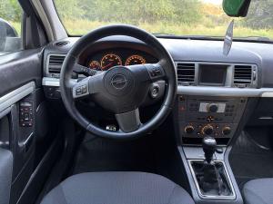 Black Opel Signum 2007 in Alytus, with an engine capacity of 1.91 L and mileage of 390 thousand km for 2000 €, photo 16 on AUTOMOTO.COM.LV