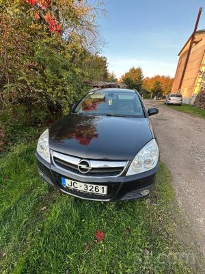Black Opel Signum 2007 in Talsi, with an engine capacity of 1.90 L and mileage of 388 thousand km for 1300 €, photo  on AUTOMOTO.COM.LV