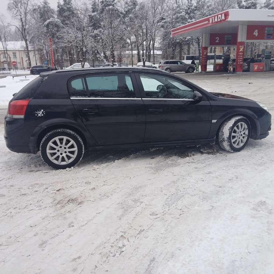 Melns Opel Signum 2008 Alīta, ar dzinēja tilpumu 1.91 L un nobraukumu 344 tūkst. km par 2150 €, foto 5 vietnē AUTOMOTO.COM.LV